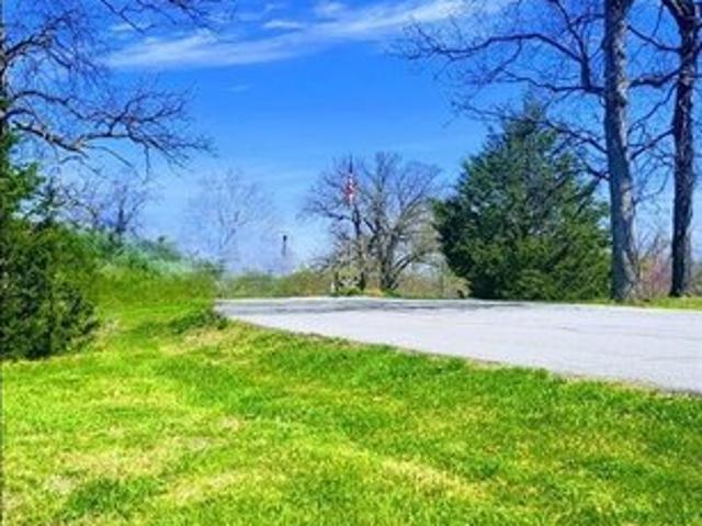 810 Whitcomb Woods Dr, Troy, MO 63379