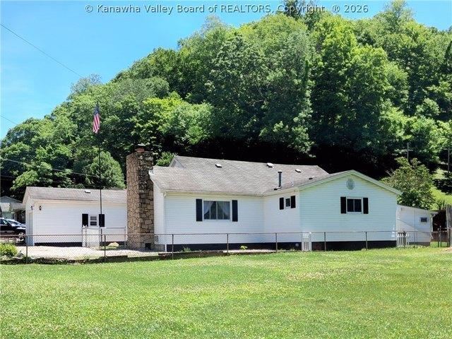 810 Thunderbird Dr, Malden, WV 25306
