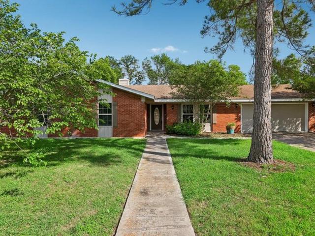 810 Vogel Dr, Lockhart, TX 78644