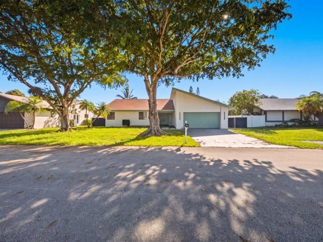8114 Nutmeg Way, Tamarac, FL 33321