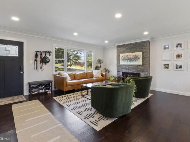 8114 Drayton Lane