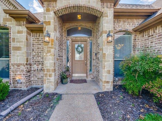 8115 Oak Hollow Dr, Arlington, TX 76001