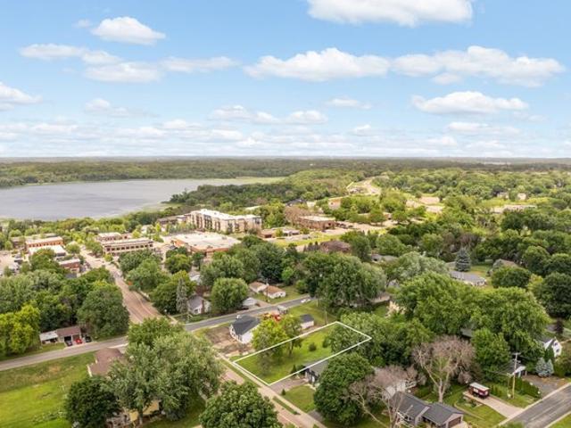8115 Victoria Dr, Victoria, MN 55386
