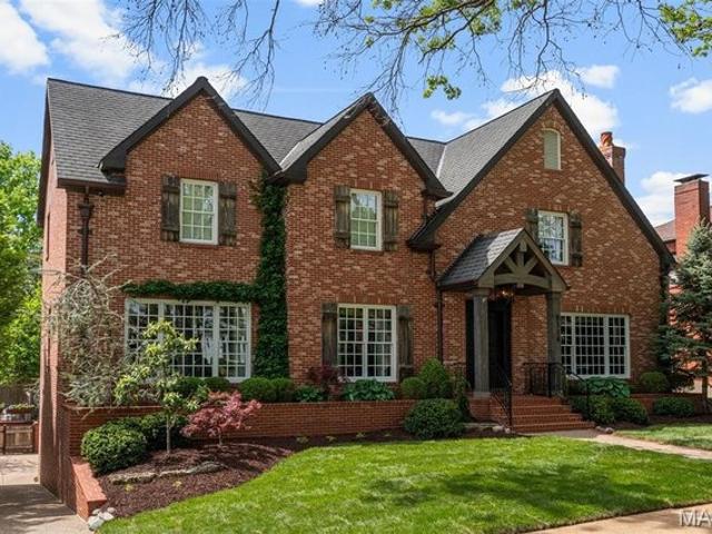 8116 University Dr, Clayton, MO 63105