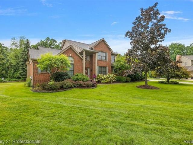 8117 Remington Ct, Independence, MI 48348