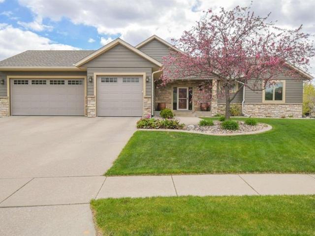 8117 S Grass Creek Dr, Sioux Falls, SD 57108