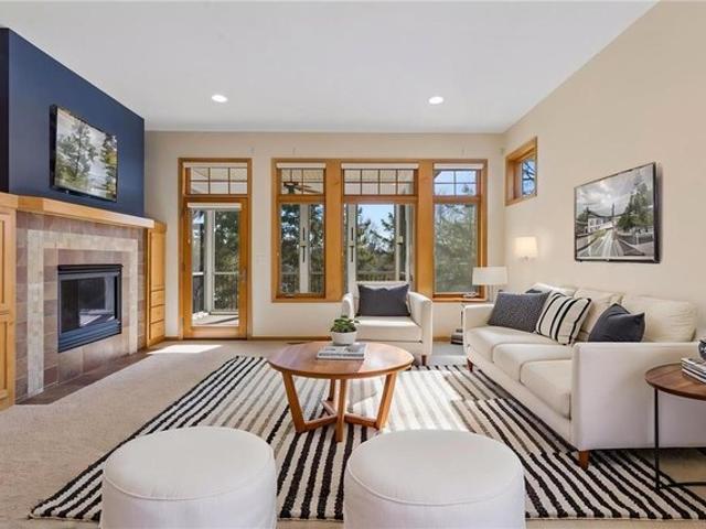 8117 Xerxes Cir, Bloomington, MN 55431