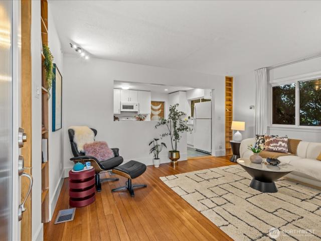 8117 17th Ave SW, Seattle, WA 98106 | MLS #2501