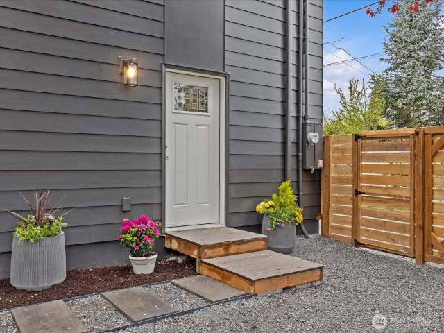 8117 17th Ave SW, Unit B, Seattle, WA 98106 | MLS #2515