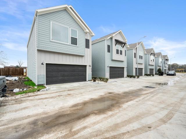 8118 Esther Acres