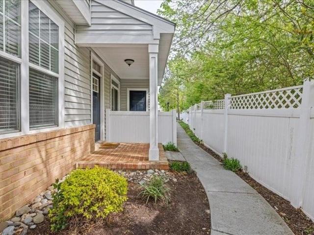 8118 Ships Crossing Rd, Norfolk, VA 23518