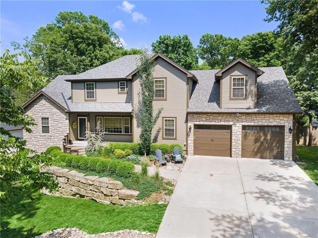 8119 NW Venita St, Weatherby Lake, MO 64152