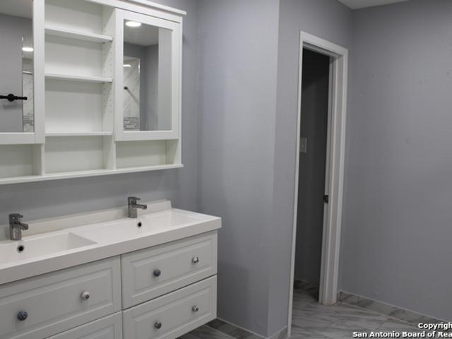 8110 Scottshill