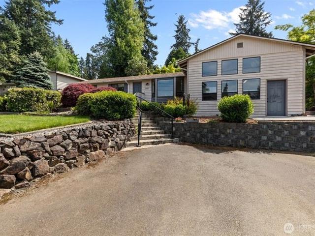8111 NE 157th St, Kenmore, WA 98028