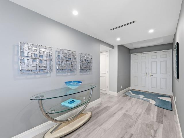 8111 Bay Colony Drive, 204, Naples, US, FL