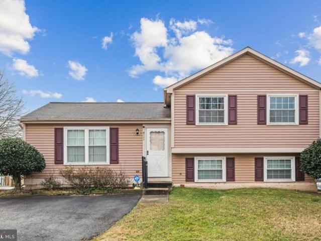 8111 Brown Ct, Alexandria, VA 22306