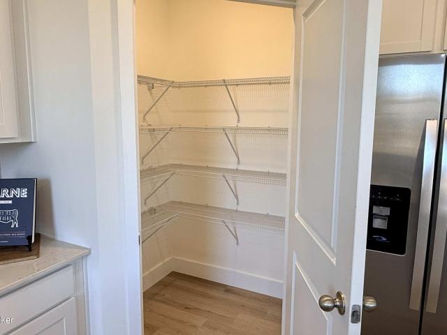 8111 Cedar Pointe Dr