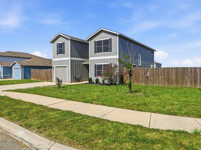 8111 Polaris Pt, San Antonio, TX 78252
