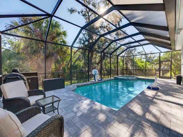 8111 Santa Rosa Ct, Sarasota, FL 34243 | MLS #A4679