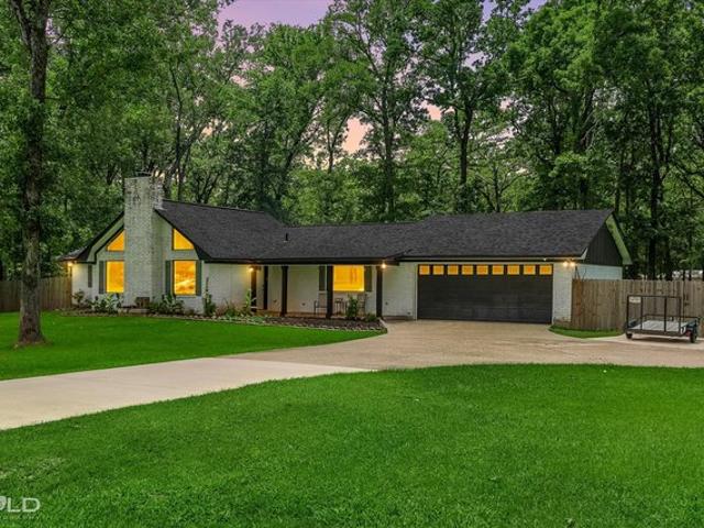 8111 Southdowns Dr, Shreveport, LA 71107