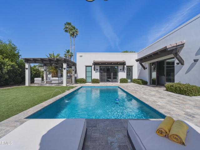 8113 e del cadena drive