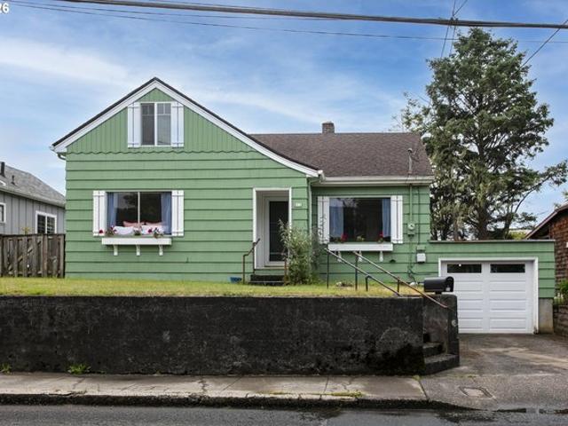 811 12th Ave, Seaside, OR 97138