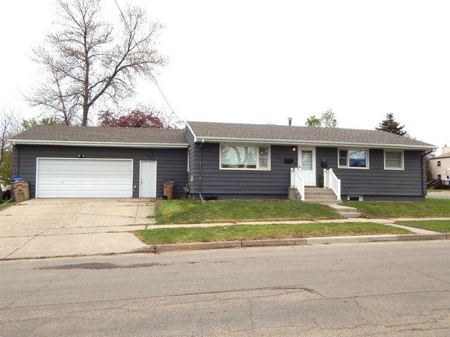 811 12th St NW, Minot, ND 58703