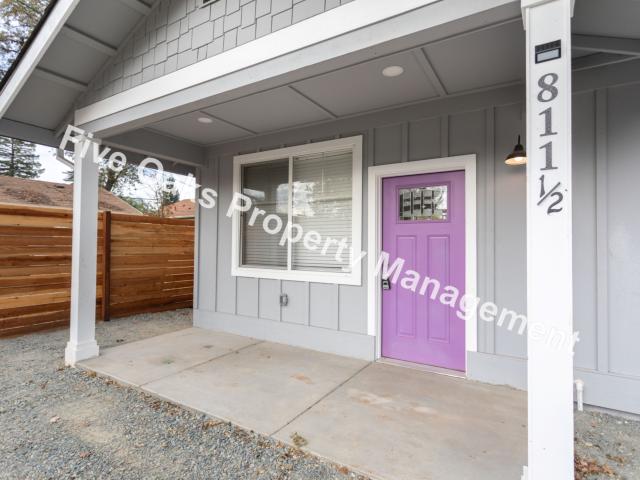 811 1/2 Natoma St, 2 beds, 2 full baths