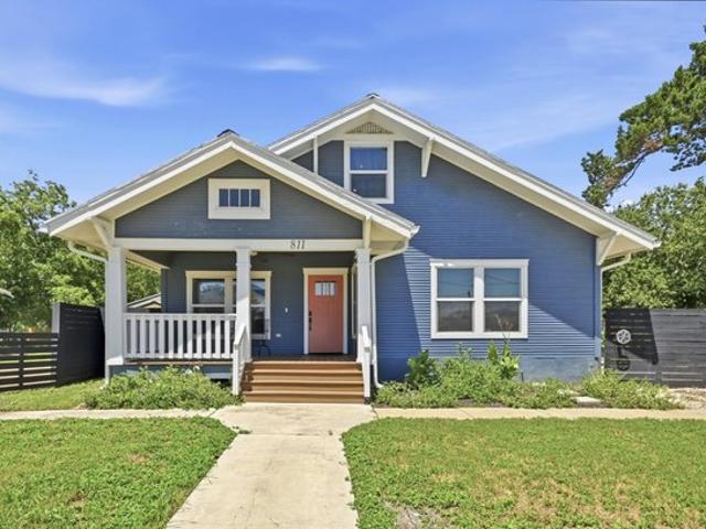 811 813 S Commerce St, Lockhart, TX 78644