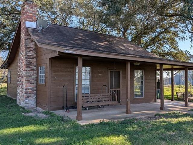 811 County Road 230, Wharton, TX 77488