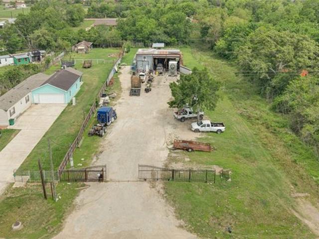 811 Coen Rd, Rosharon, TX 77583