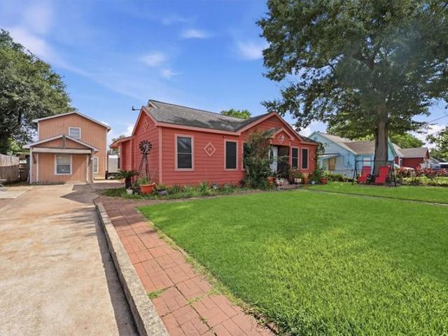 811 Canadian St, Houston, TX 77009