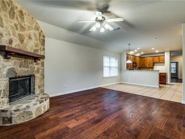 811 Creekside Drive