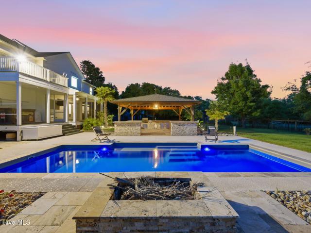 811 Albatross Way