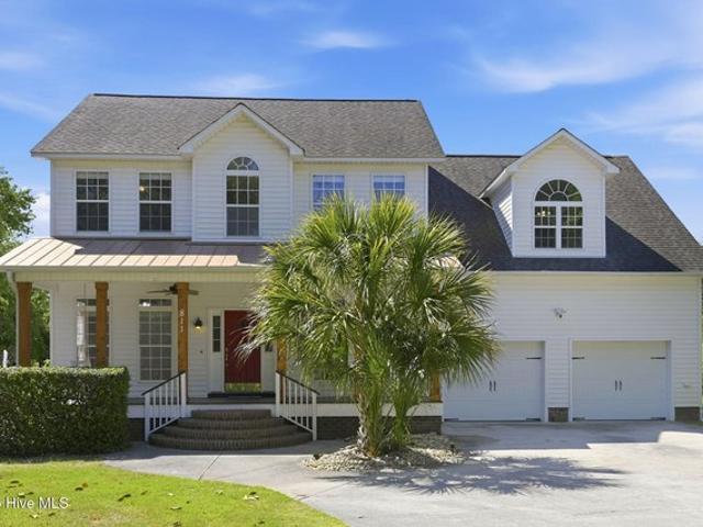 811 Albatross Way, Hampstead, NC 28443
