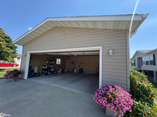 811 Golden Shores