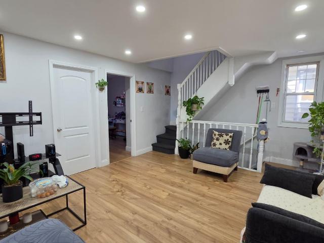 811 E 8th Street