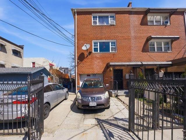 811 E 228th St, Bronx, NY 10466