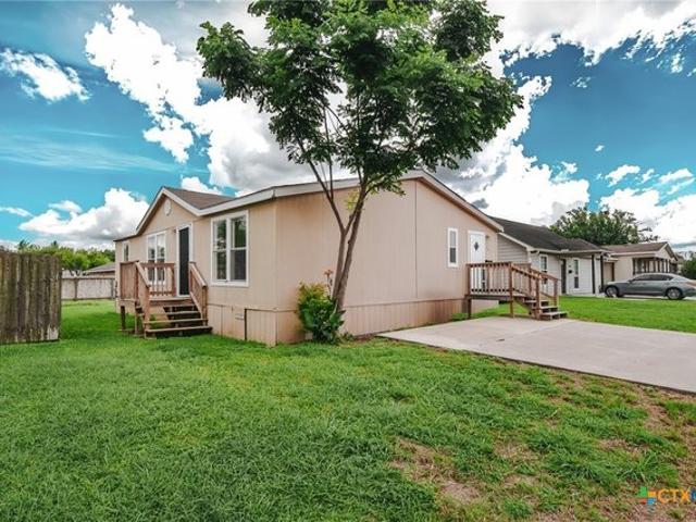 811 E Mesquite Ln, Victoria, TX 77901