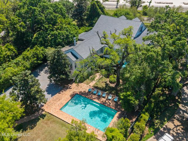 811 E Scenic Drive