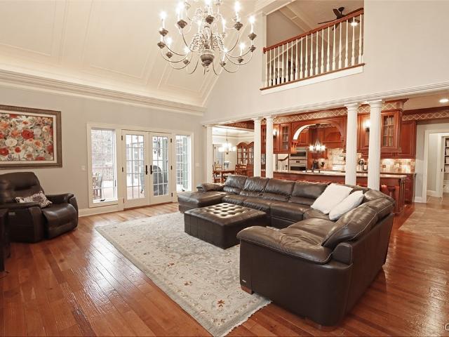 811 Knighthood Circle