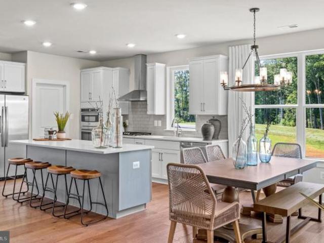 811 Horseshoe Fls Dr, Newark, DE 19702