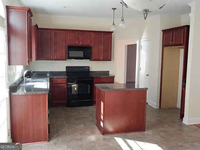 811 Hennepin Terrace
