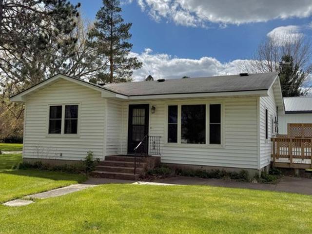 811 Hickory St, Floodwood, MN 55736