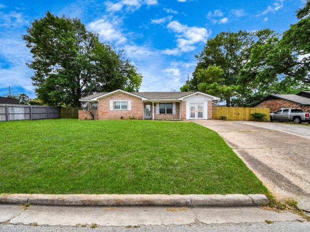 811 Hillcrest Drive