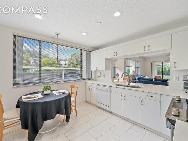 811 Oak Harbour Dr, Juno Beach, FL