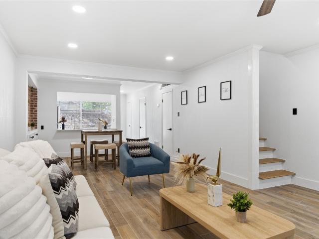 811 Lovett Boulevard 21