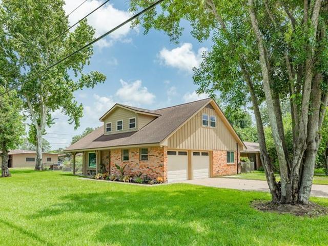 811 Loggins Dr, West Columbia, TX 77486