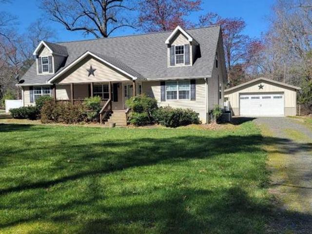 811 Long Point Rd, Hague, VA 22469