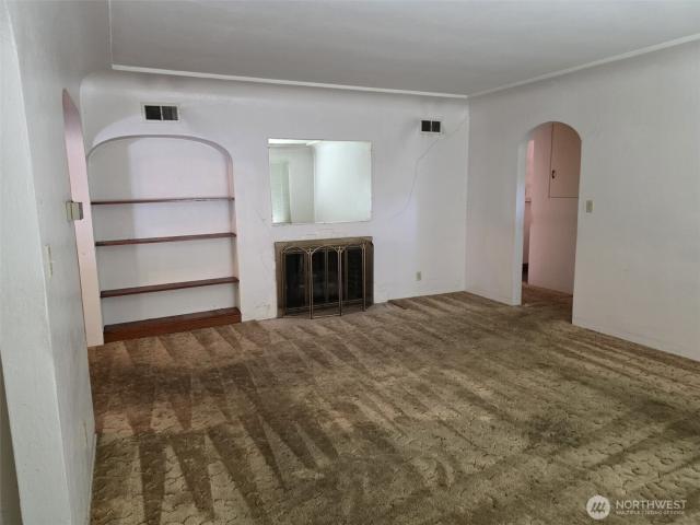 811 Lewis Avenue